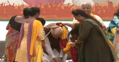 Day After Parliament Clears Nari Shakti Vandan Adhiniyam Pm Modi Bows