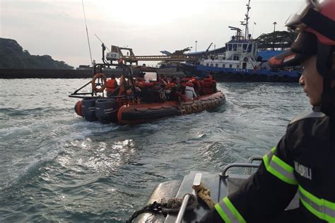Kebakaran Kapal KMP Royce 1 Di Alur Pelabuhan Merak Bakaheuni