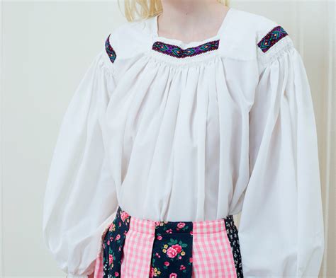 70s White Puff Sleeve Blouse Hippie Folk Blouse Gathered Embroidered