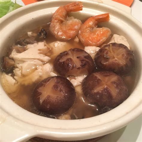 【海鲜菌菇豆腐煲的做法步骤图，怎么做好吃】爱给喵先生做饭的咩小姐下厨房
