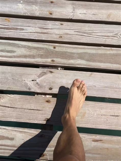 Apolo Ohnos Feet