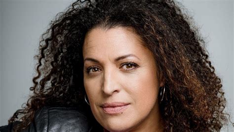 Nora Hamadi Prêteuse De Voix Nora Hamadi