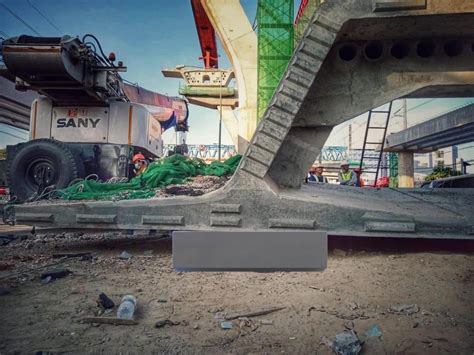 สลด แผ่นปูนทางด่วนถนนพระราม 2 หล่นทับคนงานเสียชีวิต