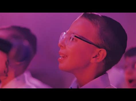 רדיו ברסלב ערוץ הוידאו התנערי פרחי שמים בהופעה חיה Hisnaari Pirchei Shomayim Live