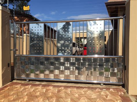 Nigeria Style Stainless Steel Sliding Main Gate Desig
