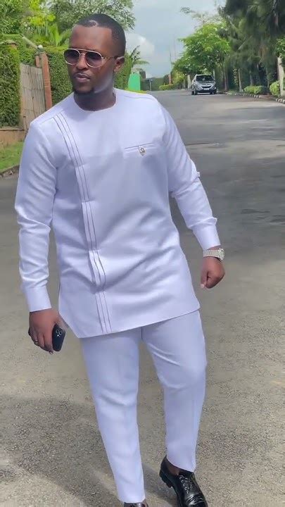 Tunique Complet Pour Les Hommes Modèles En Blanc Chic Et Tendance 2024