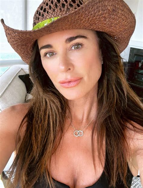 Kyle Richards Deletes Dwts Post Amid Mauricio Umansky Emma Slater Rumors