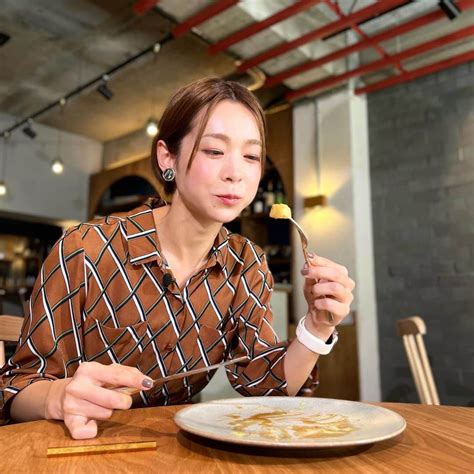酒井瞳さんのインスタグラム写真 酒井瞳instagram 「最後の一口まで美味しくいただきます😋 ️ 今夜の よかばん は 隠れ家