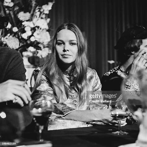 3 851 Photos Et Images Haute Résolution De Michelle Phillips Getty Images