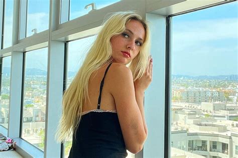 Natalie Reynolds la influencer que desafía las reglas con su body paint en el gimnasio Marcausa