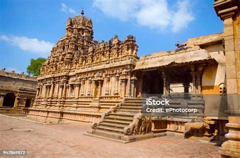 Brihadishvara 사원 Thanjavur 타밀 나 두 인도의 외부 모습 주 님 시바에 전념 하는 힌두교 사원 사원에 대한