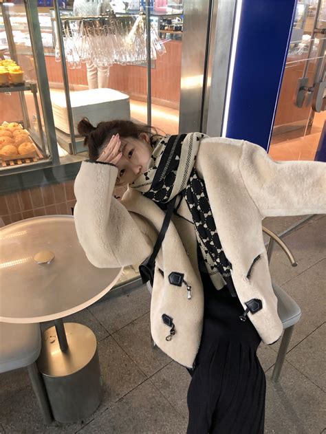 에이퍼플 가볍게 입기 좋은 양털 후리스 울 코트 떡볶이 스타일 라운드넥 귀여운 데일리 일상룩 캠퍼스룩 캐쥬얼룩