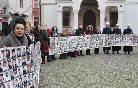 Okupljanje Majki I Žena Srebrenice I Podrinja Sudski Procesi Se