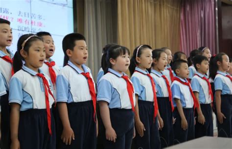 陆有富教授指导小学生学习吟诵 国家通用语言文字教育研究基地