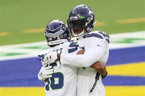 Pre Snap Reads 610 Dk Metcalf Tyler Lockett Receive Praise As One Of