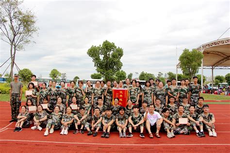 新生军训铸就阳刚精神 荆门市第一中学
