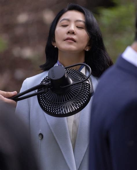 돌풍 김희애 재벌가와 결탁한 경제부총리 되기까지