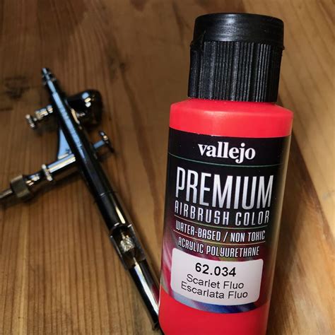 Краска Vallejo Premium Fluo Scarlet