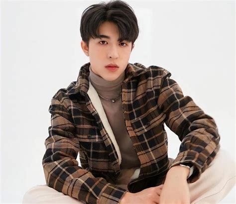 《创造营2021》中的混血儿尹浩宇，爸爸是德国人吗？组合代表作节目