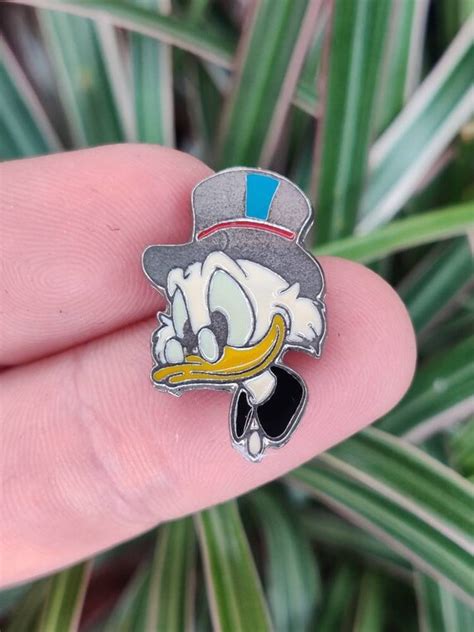 Scrooge Mcduck Vintage Enamel Lapel Pin Badge Disney Gem