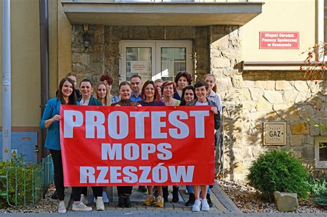 Akcja protestacyjna w rzeszowskim MOPS Pracownicy chcą więcej zarabiać