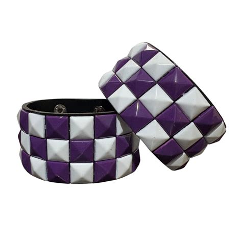 Pulseira Bracelete Emo Xadrez Roxo E Branco Spike Fecho Duplo Pop Punk