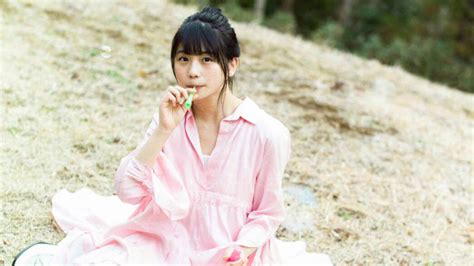 Ske48 小畑優奈、“せつなかわいい初水着”グラビア Barks