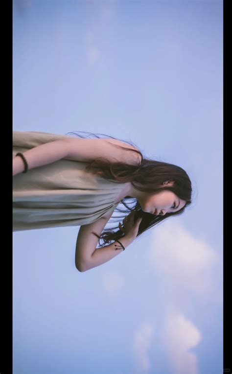 临大约拍蓝天白云日系少女写真