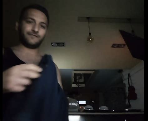 Libri Bar Masturbon Në Kamera Eporner