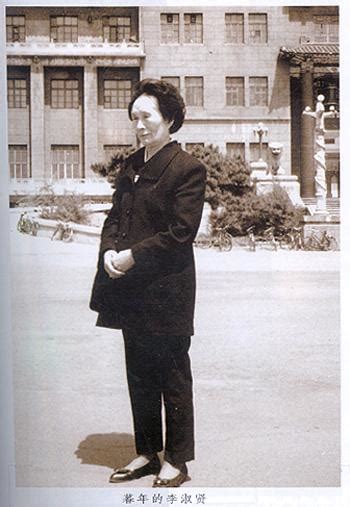 溥儀從兩次皇帝到公民，身邊的佳人，從皇后到妻子，最長久是她！ 每日頭條