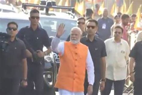 Lok Sabha Elections Pm Modi Arrives In Ahmedabad To Cast His Vote For