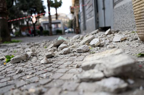 Terremoto Campi Flegrei Concluso Sciame Sismico Rilevate 44 Scosse