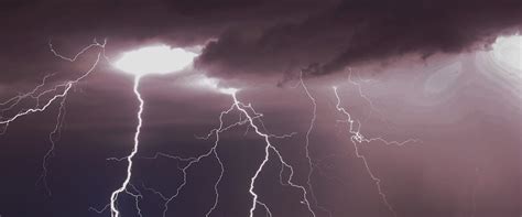 The Difference Between An Emp Attack And A Lightning Strike An Expert