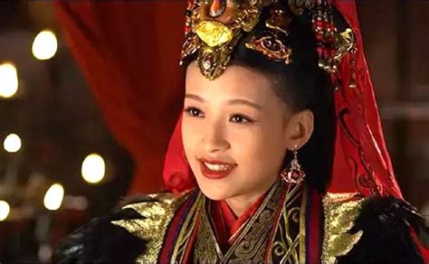 她是孙俪亲侄女，撞脸李沁，如今红过杨幂，被老公宠上天！