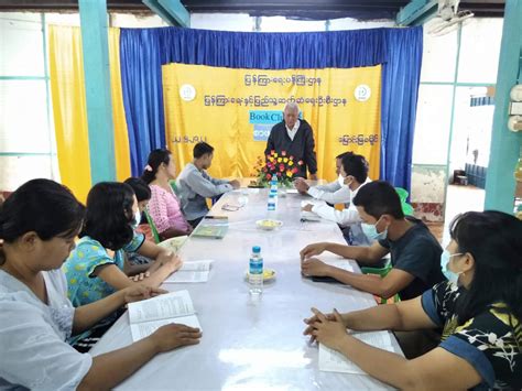 မြောင်းမြခရိုင် လူထုအခြေပြုဗဟိုဌာန Community Centre ခန်းမတွင် Book