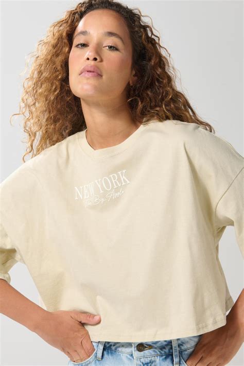 Camiseta Crop Top Kaki Oversize Con Texto College