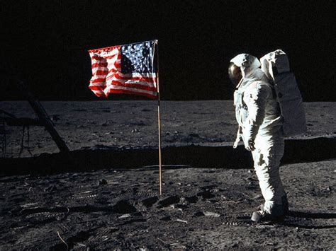 21 Juillet 1969 Le Monde Assiste En Direct Aux Premiers Pas De L