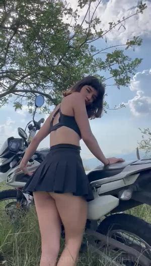 Miavanettos Profile Shorts