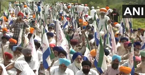 பஞ்சாபில் பதற்றம் பல்வேறு கோரிக்கைகளை வலியுறுத்தி விவசாயிகள் இரயில் மறியல் போராட்டம் Tamil
