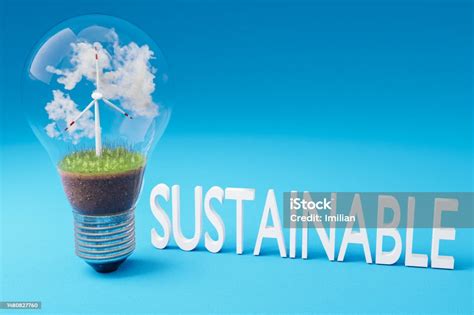 내부에 작은 풍력 터빈이있는 단일 전구 녹색 토양과 구름 재생 가능한 청정 에너지 개념 3d 그림 0에 대한 스톡 사진 및 기타 이미지 Istock