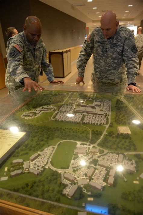 Us Army Chief Of Staff Visits Soldiers Civilians At Fort Leonard