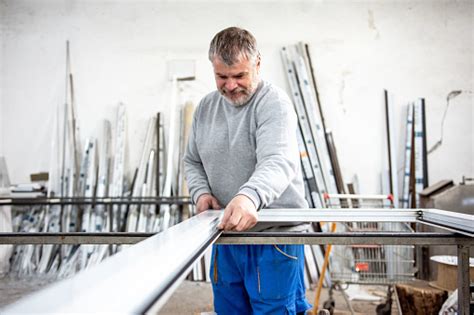 Pvc 창문 및 도어 제조를 위한 공장 인테리어 문에 대한 스톡 사진 및 기타 이미지 문 손 작업 장비 Istock