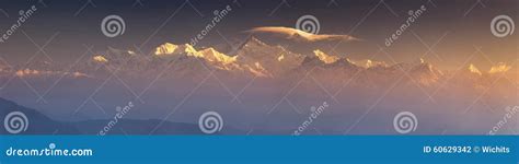 Panarama Del Pico De La Gama De Kanchenjunga Foto De Archivo Imagen