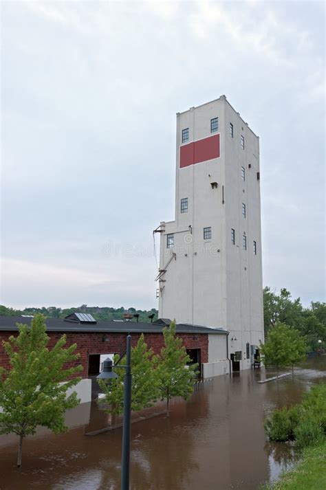 Park Pavilion In Floodwaters Of Mississippi River Editorial Photography