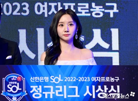 윤수빈 아나운서 눈에 띄는 미모[포토]