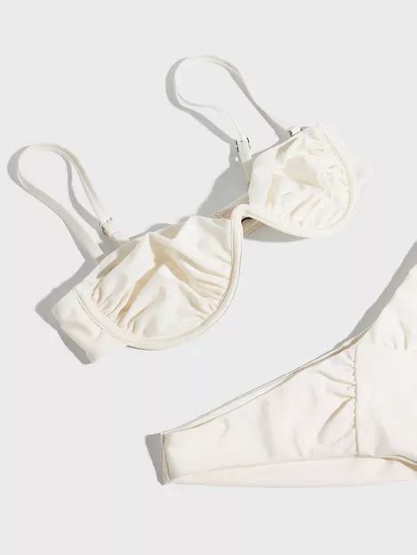 Köp Nelly Shell Bikini Bandeau Vit