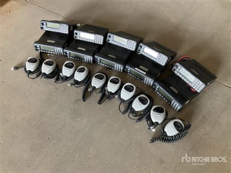 Quantity Of 10 Motorola Mcs2000 Model Iii 800 Mhz Dashmount Truck Radios Ritchie Bros