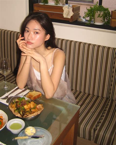 🪞윤경 패션모델 Love Longchamp Day🌹 Instagram