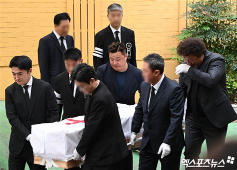 故 김수미 운구하는 장동민 윤정수 정준하 포토