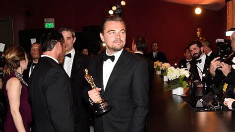 Леонардо ди Каприо си забрави Оскар а в ресторант видео Новини бг